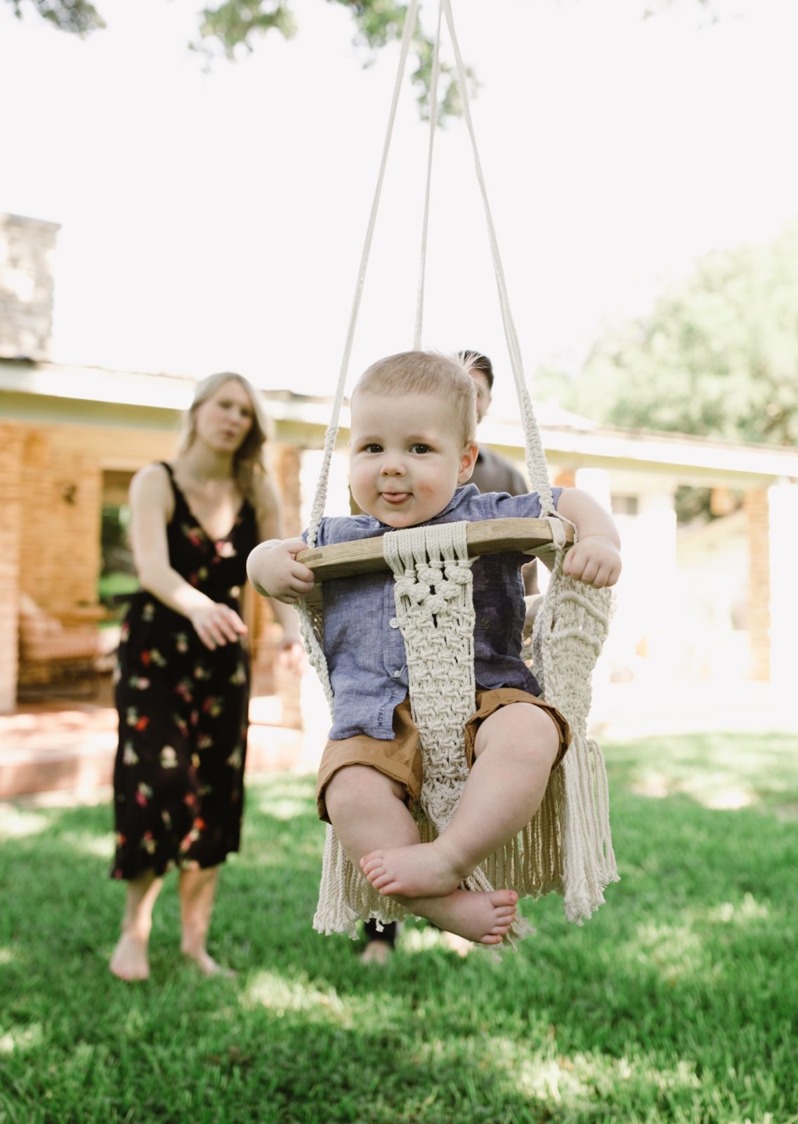 How to Plan an At-Home Family Session - ambervickery.com