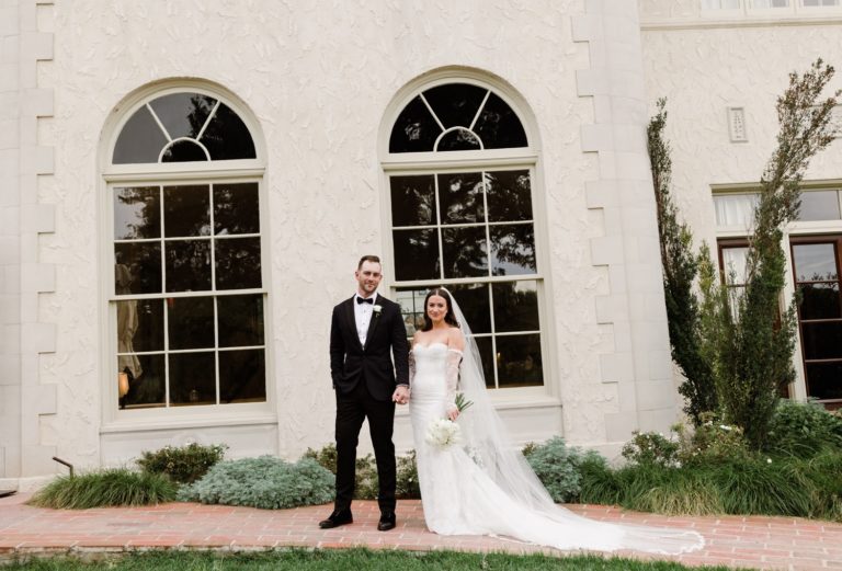 Cozy Intimate Wedding at Commodore Perry Estate - ambervickery.com