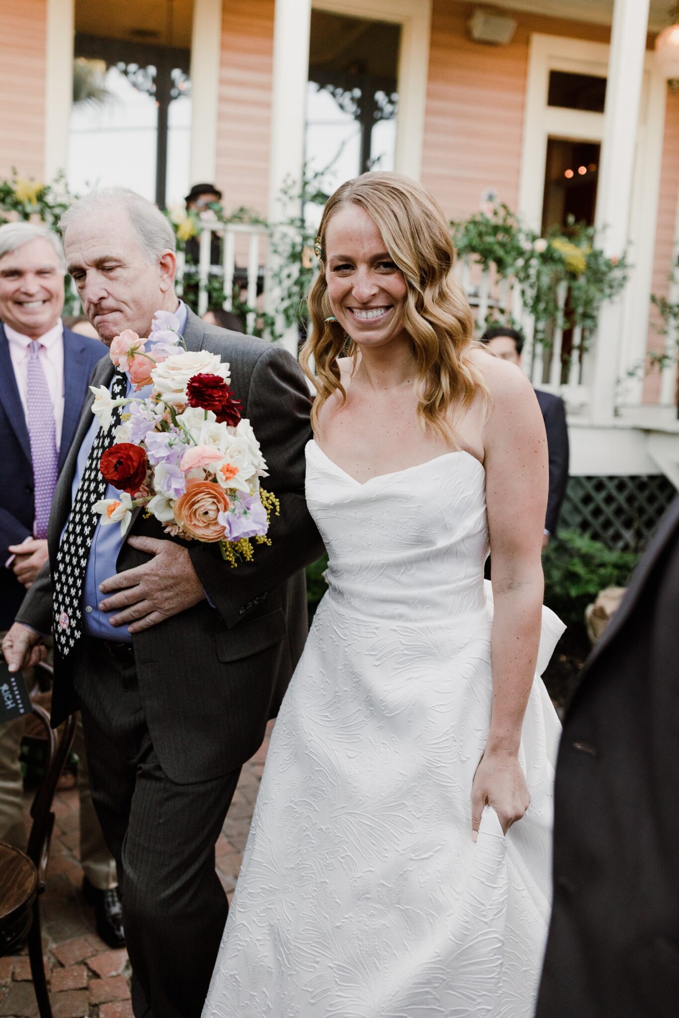 Intimate Spring Wedding at Justine's Secret House - ambervickery.com