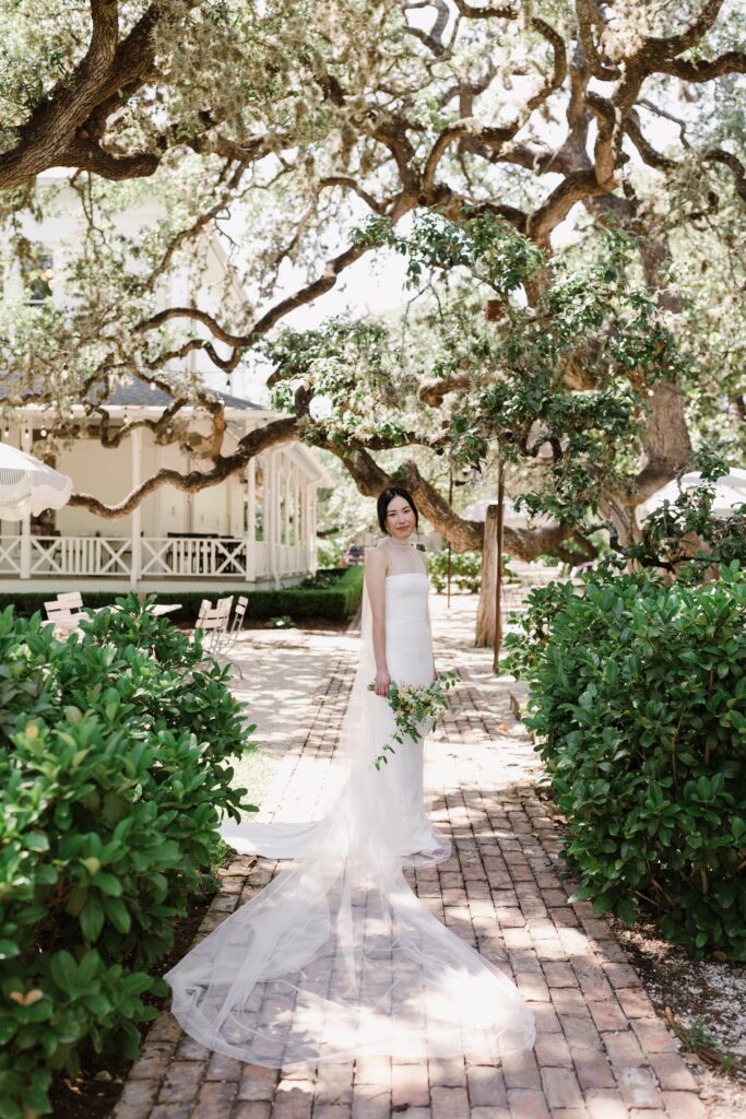 Laidback Outdoor Wedding at Mattie's Austin - ambervickery.com