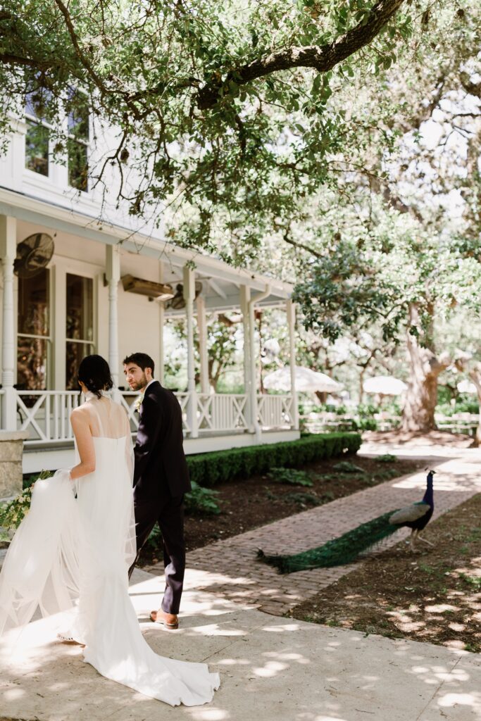 Laidback Outdoor Wedding at Mattie's Austin - ambervickery.com