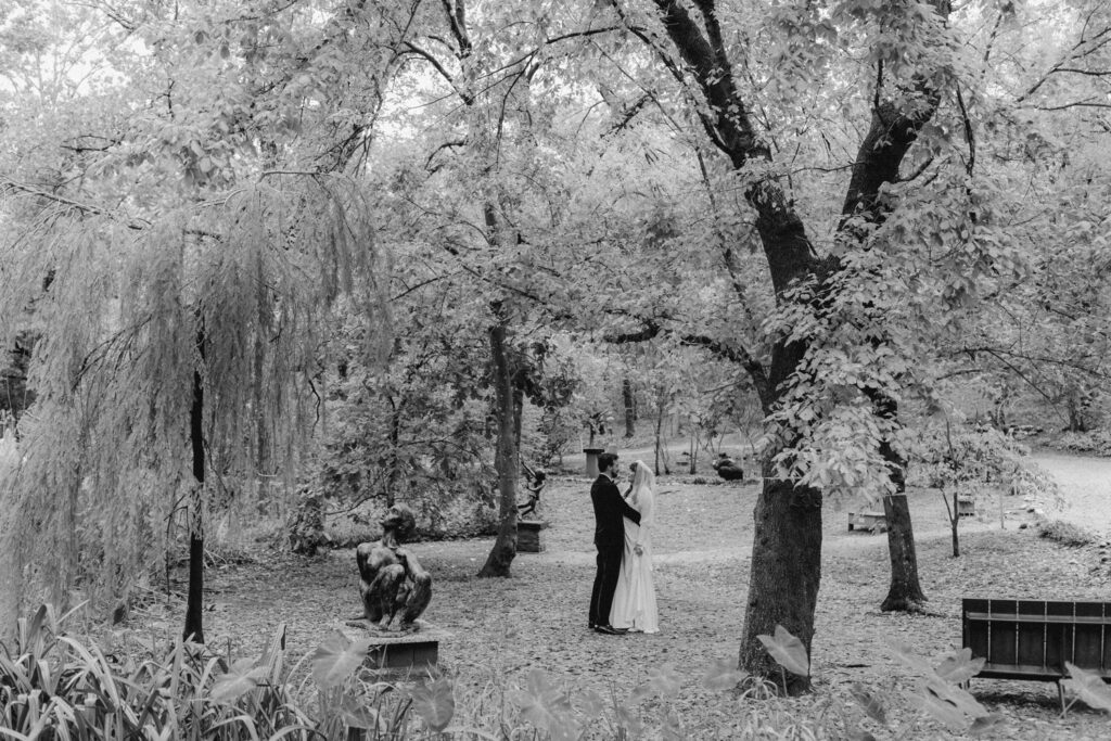 Intimate UMLAUF Sculpture Garden Wedding - ambervickery.com