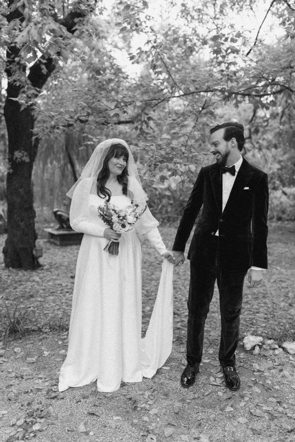 Intimate UMLAUF Sculpture Garden Wedding - ambervickery.com