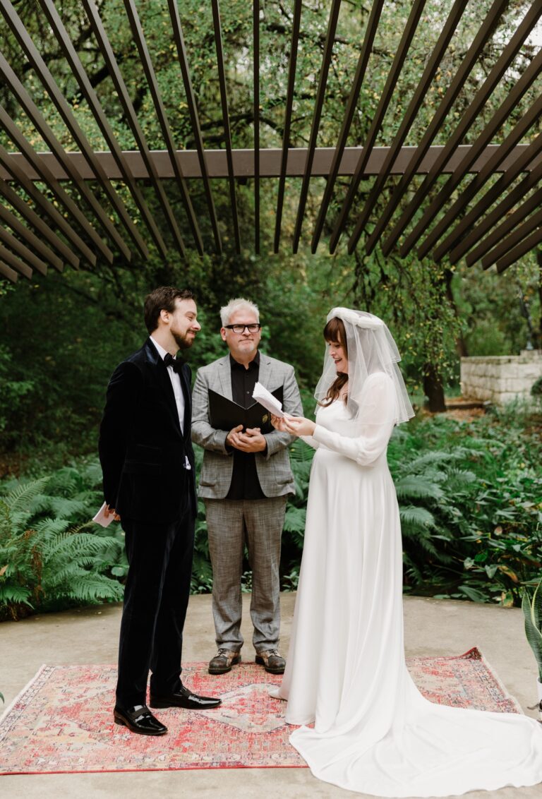 Intimate UMLAUF Sculpture Garden Wedding - ambervickery.com