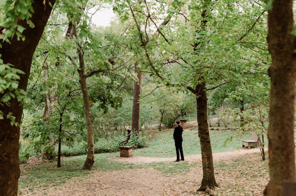 Intimate UMLAUF Sculpture Garden Wedding - ambervickery.com