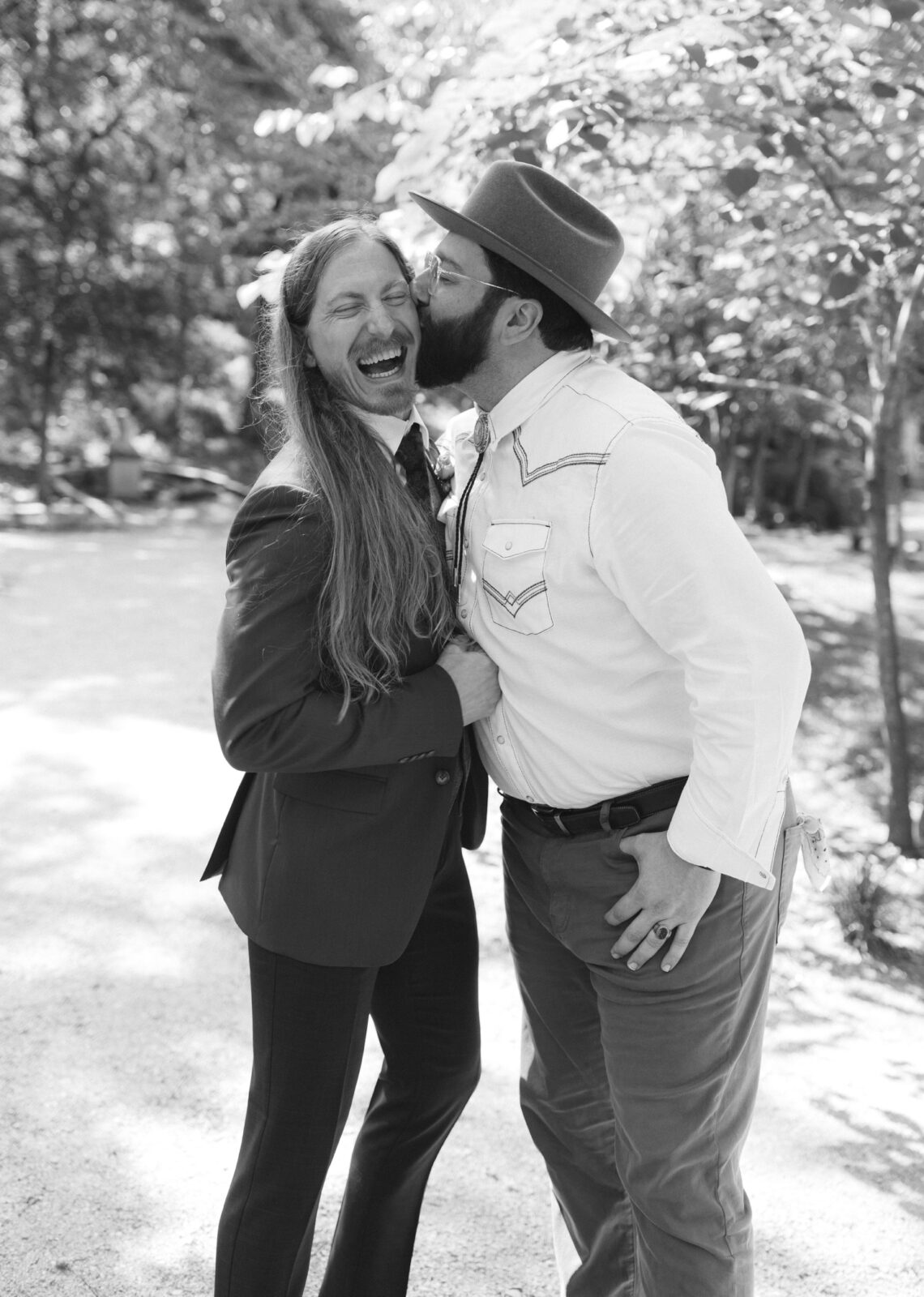 Intimate Outdoor Wedding at the UMLAUF Sculpture Garden - ambervickery.com