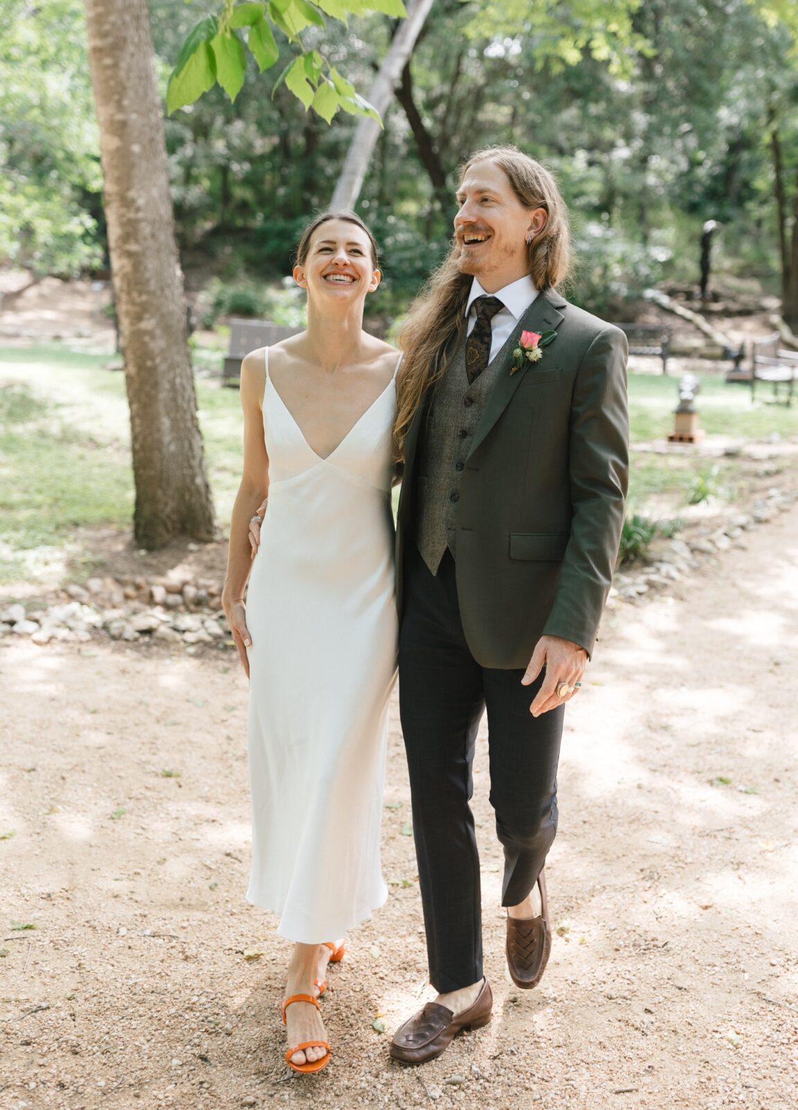Intimate Outdoor Wedding at the UMLAUF Sculpture Garden - ambervickery.com