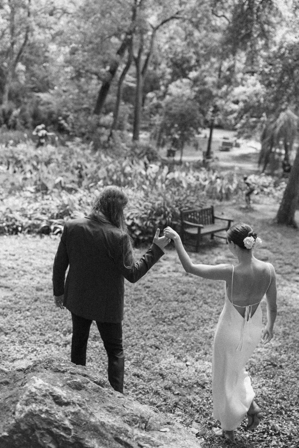 Intimate Outdoor Wedding at the UMLAUF Sculpture Garden - ambervickery.com